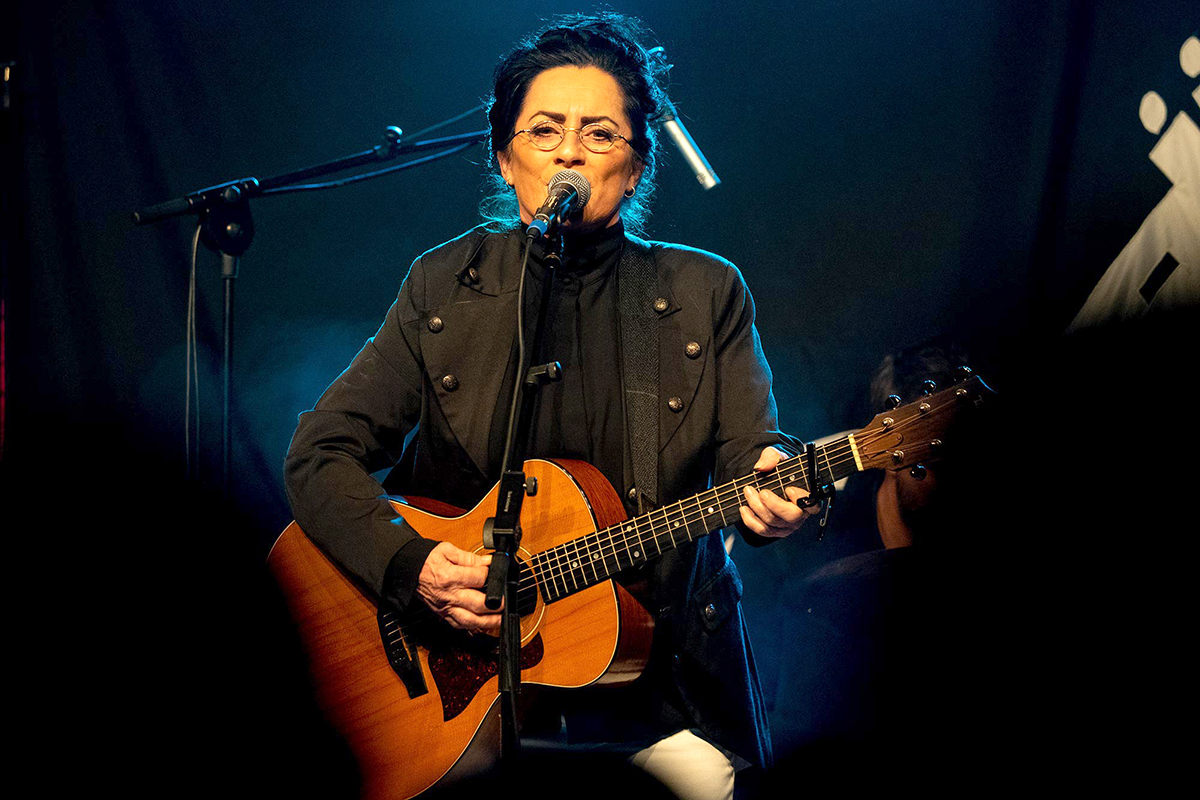 Ester Brohus som lækker dessert... - Midtvendsyssel Avis